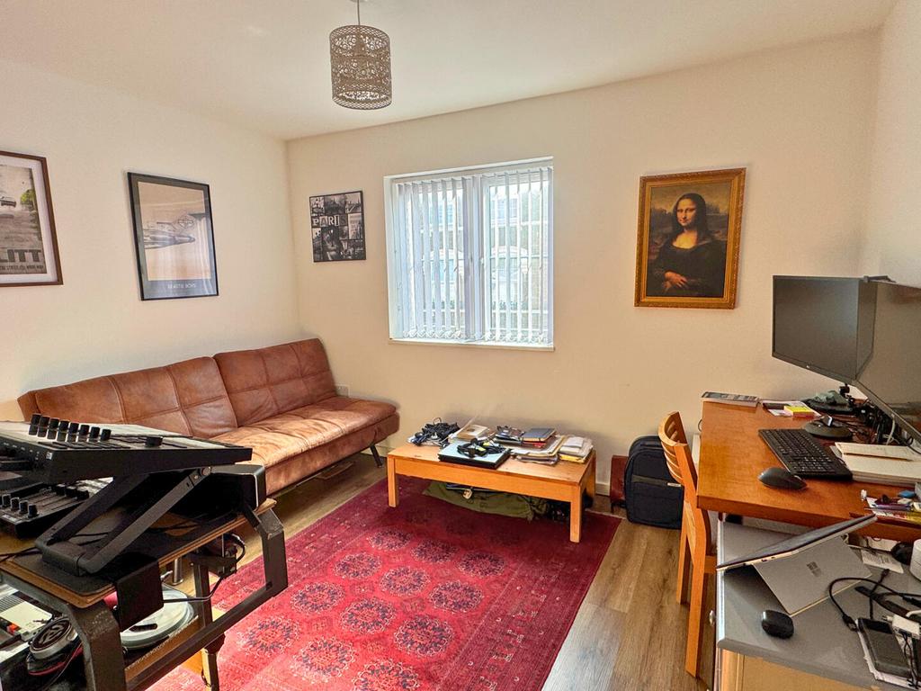 Liverpool Road, Luton 2 bed flat to rent - £1,450 pcm (£335 pw)