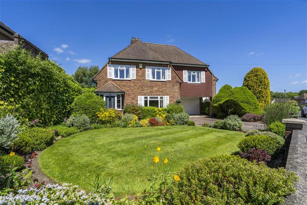 St. Leonards Road, Chesham Bois... 4 bed detached house - £1,100,000