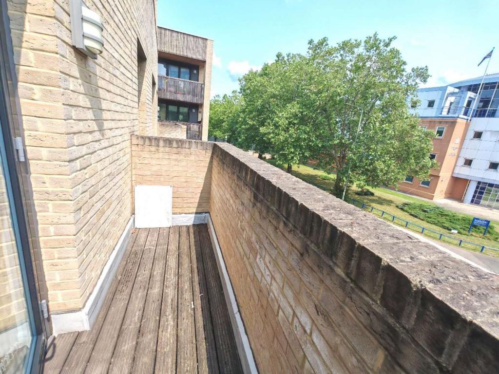 Gower Court, Grahame Park Way, NW9 3 bed maisonette - £2,100 pcm (£485 pw)