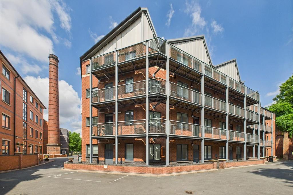 Mint Drive, Hockley 2 bed apartment - £1,200 pcm (£277 pw)