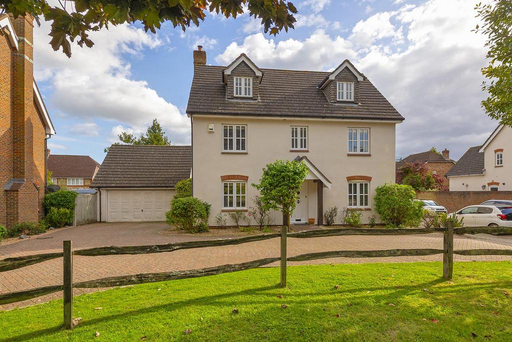 Alton Avenue, Kings Hill, ME19 4AT 5 bed detached house - £800,000