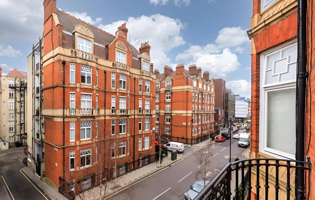 Montagu Mansions, London W1U 3 bed flat - £6,500 pcm (£1,500 pw)