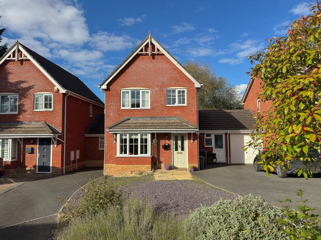 Wenlock Close, Belmont, Hereford, HR2 3 bed link detached house - £280,000