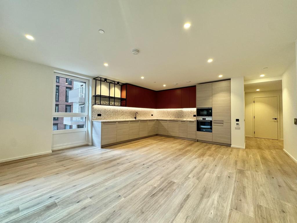 5 Hemlock Street, Heron Wharf E14 2 bed flat to rent - £2,500 pcm (£577 pw)