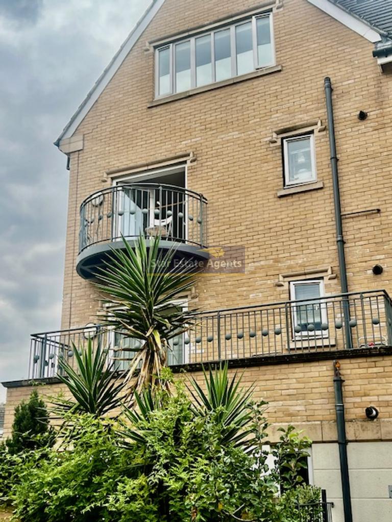 44 Varcoe Gardens, Hayes UB3 2 bed apartment - £340,000
