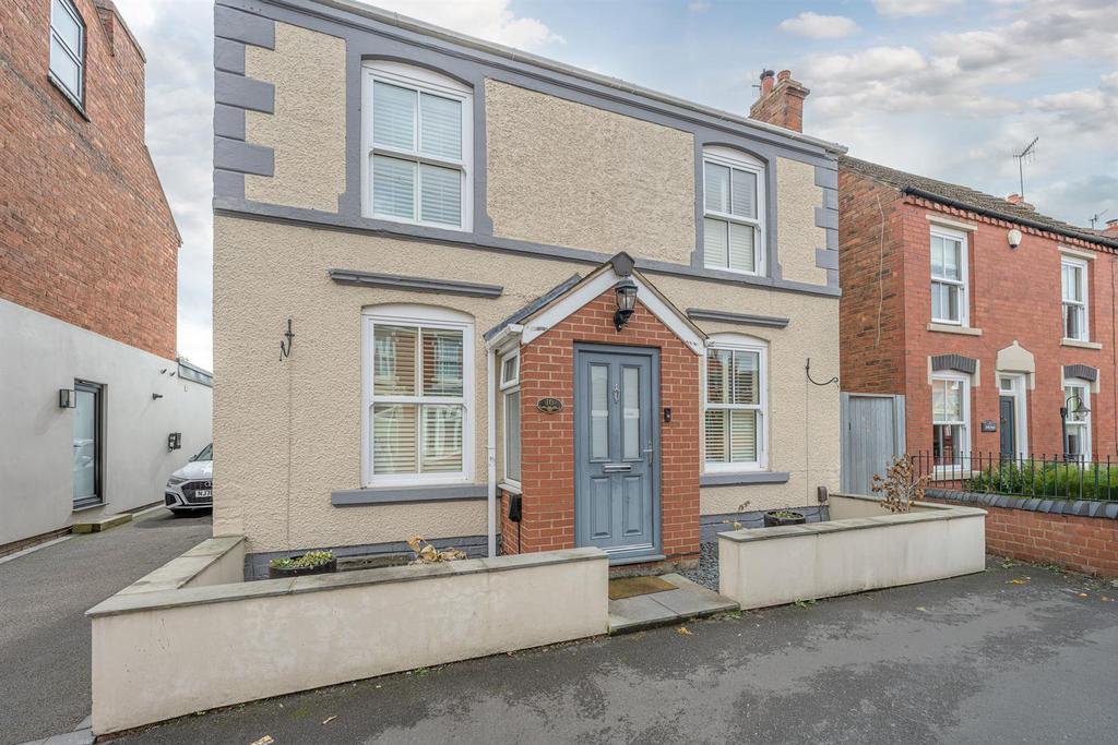 Lawn Street, Stourbridge, DY8 3UQ 3 bed detached house - £530,000