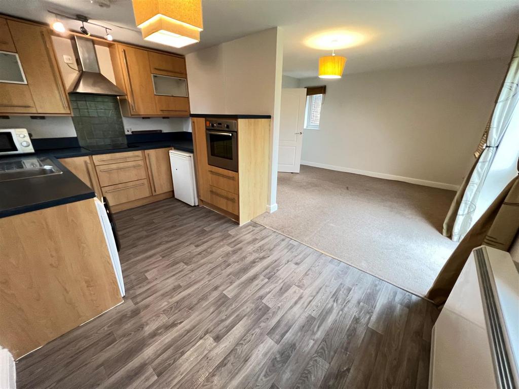 Sovereign Place, Apollo Way... 2 bed flat - £1,500 pcm (£346 pw)