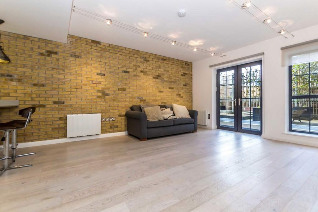 Plumbers Row, London E1 3 bed flat to rent - £3,650 pcm (£842 pw)