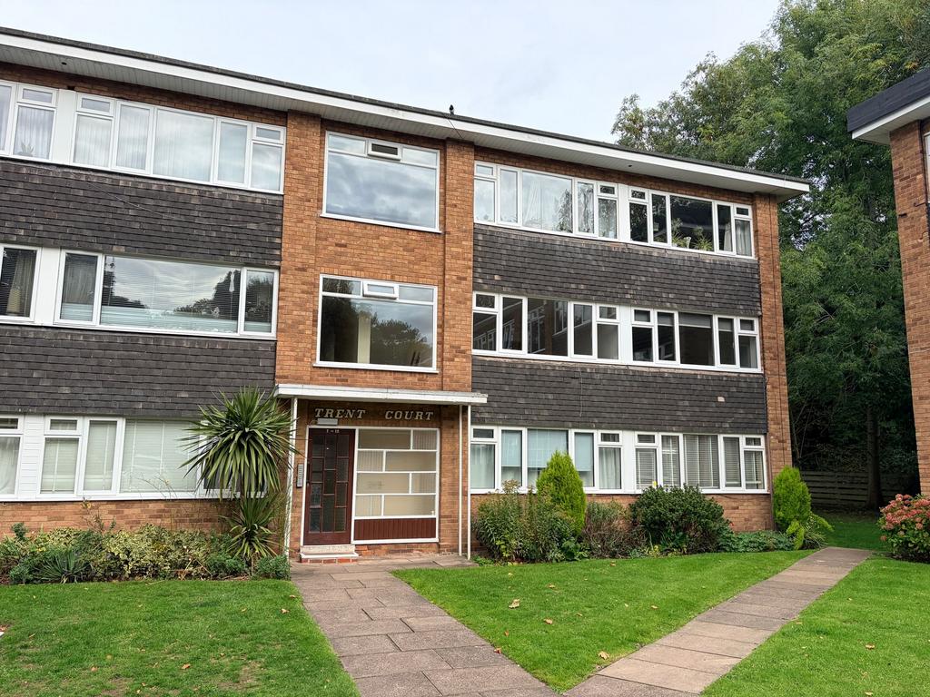 Trent Court, Garrard Gardens, Sutton... 2 bed apartment - £950 pcm (£ ...