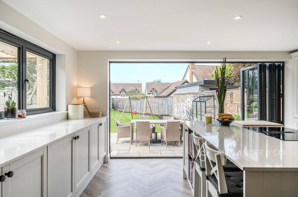 High Street South, Leighton Buzzard LU7 4 bed detached house for sale ...