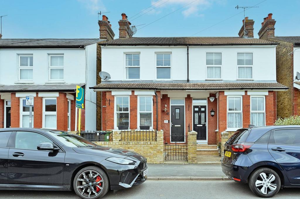 Kingsland Road, Boxmoor, Hemel... 3 bed semi-detached house for sale ...
