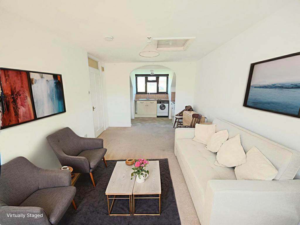 Old Coach Drive, Coach House Old... Studio - £895 pcm (£207 pw)