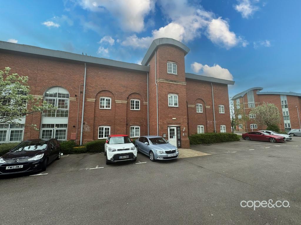 Caxton Court, Burton-On-Trent... 2 bed ground floor flat to rent - £800 ...