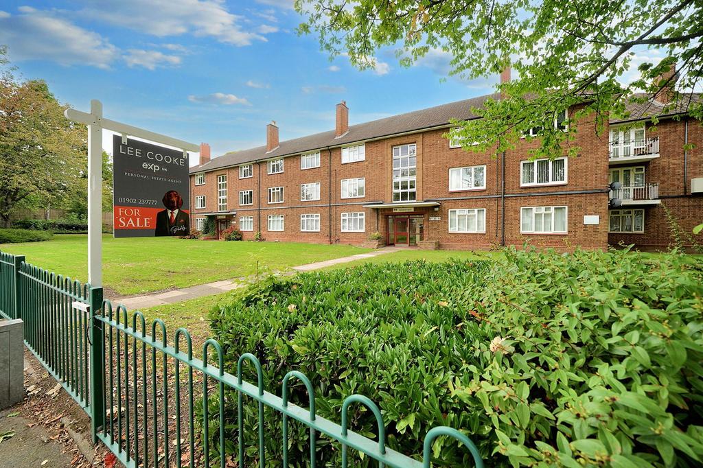 Queens Court, Wolverhampton WV10 2 bed ground floor flat - £119,995
