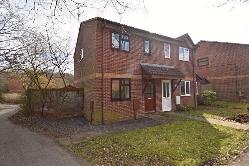 Simons Close, Basingstoke RG24 2 bed semi-detached house - £1,300 pcm ...