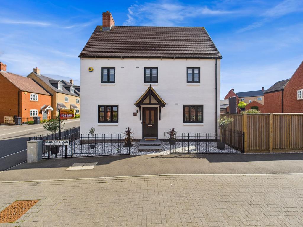 Redcar Road, Towcester, NN12 3 bed semi-detached house for sale - £380,000