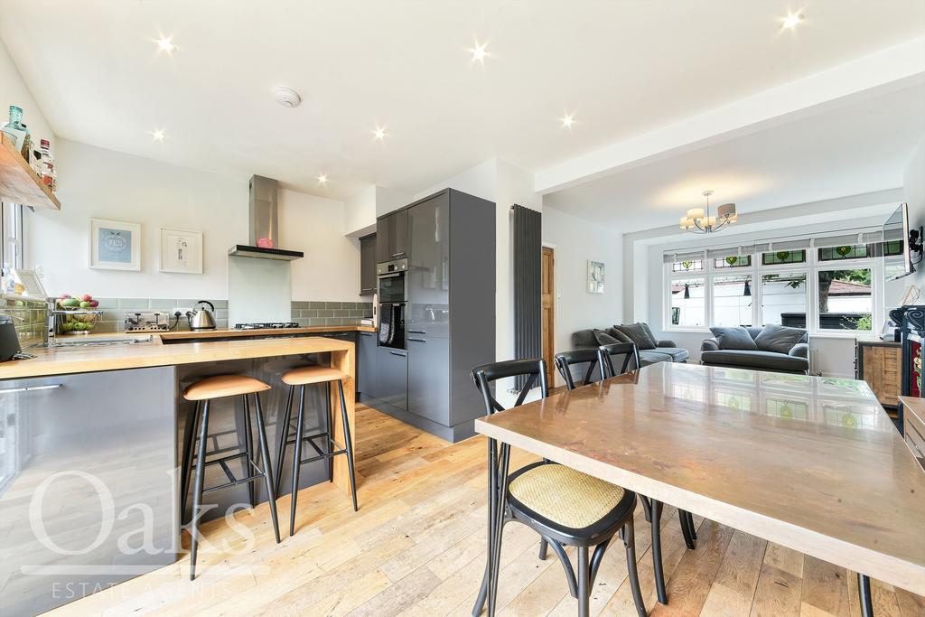 Storrington Road, Addiscombe 3 bed end of terrace house - £500,000