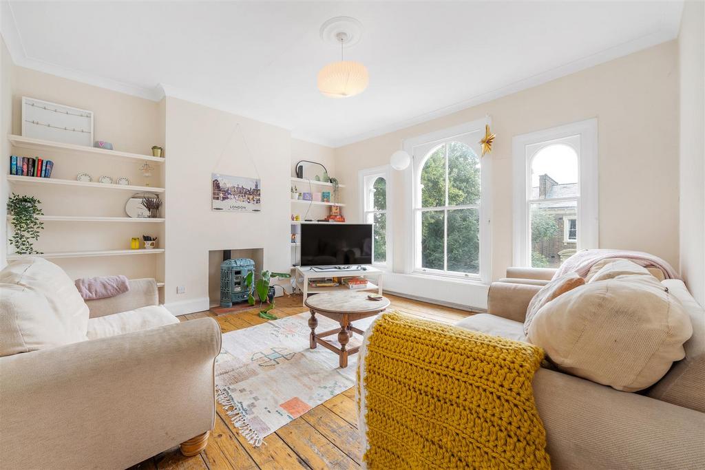 Loughborough Road, Brixton SW9 3 bed flat - £3,200 pcm (£738 pw)