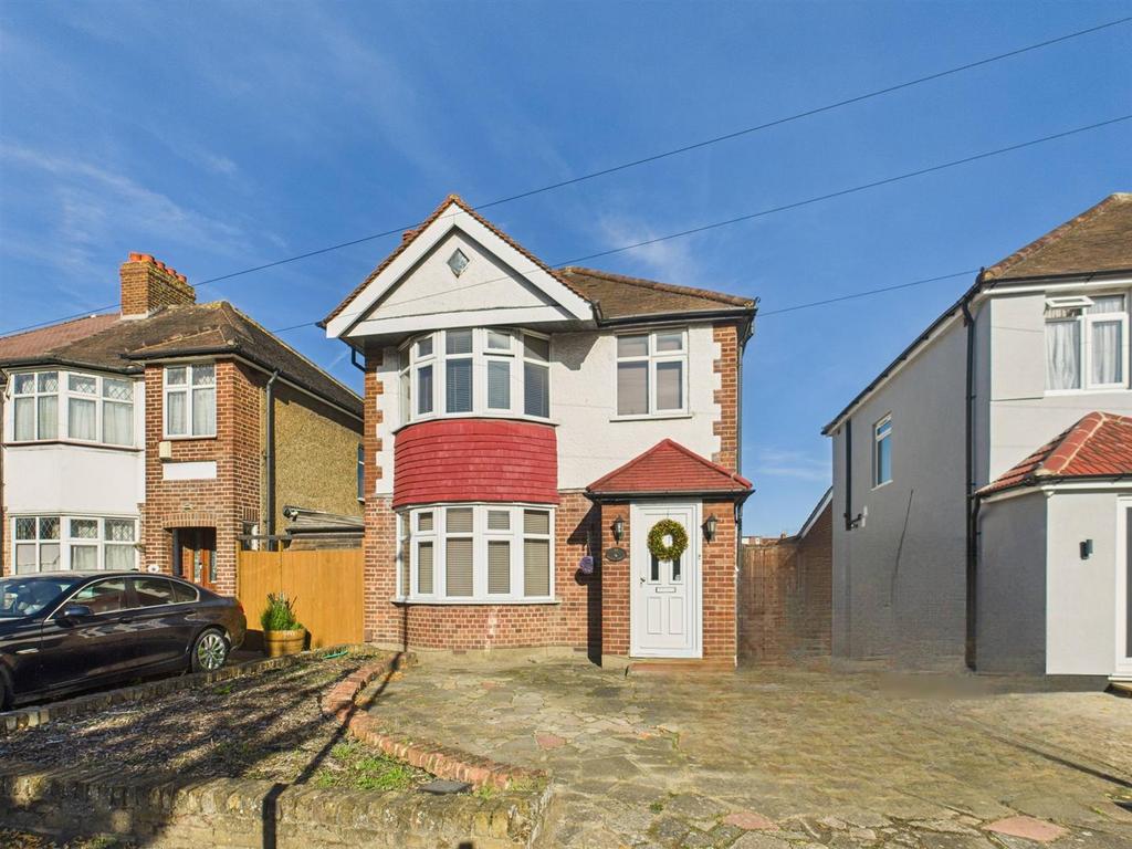 Angus Drive, Ruislip HA4 3 bed detached house for sale - £700,000