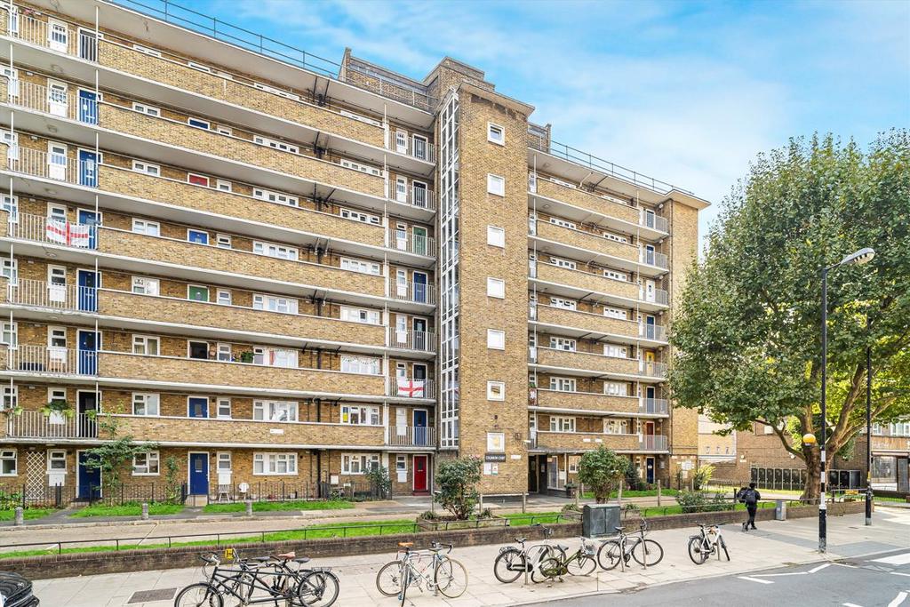 Great Suffolk Street, London SE1 3 bed flat - £2,999 pcm (£692 pw)
