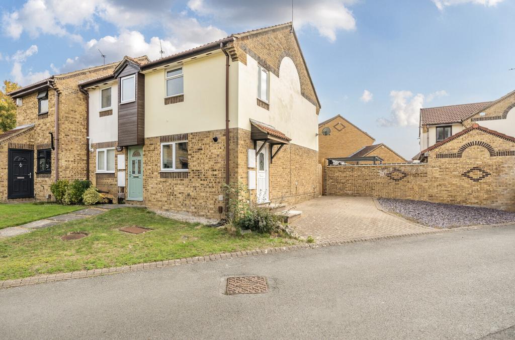 Boundary Close, Kingsdown, Swindon, SN2 2 bed terraced house - £240,000