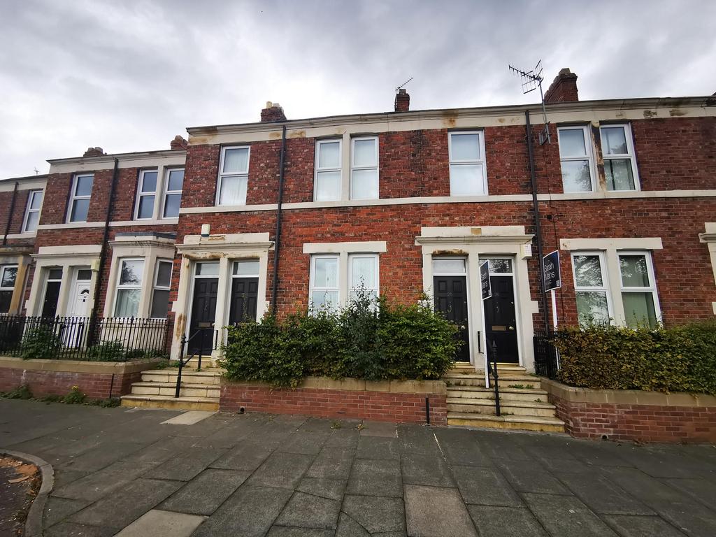 Bensham Crescent, Gateshead, NE8 2 bed flat to rent - £700 pcm (£162 pw)