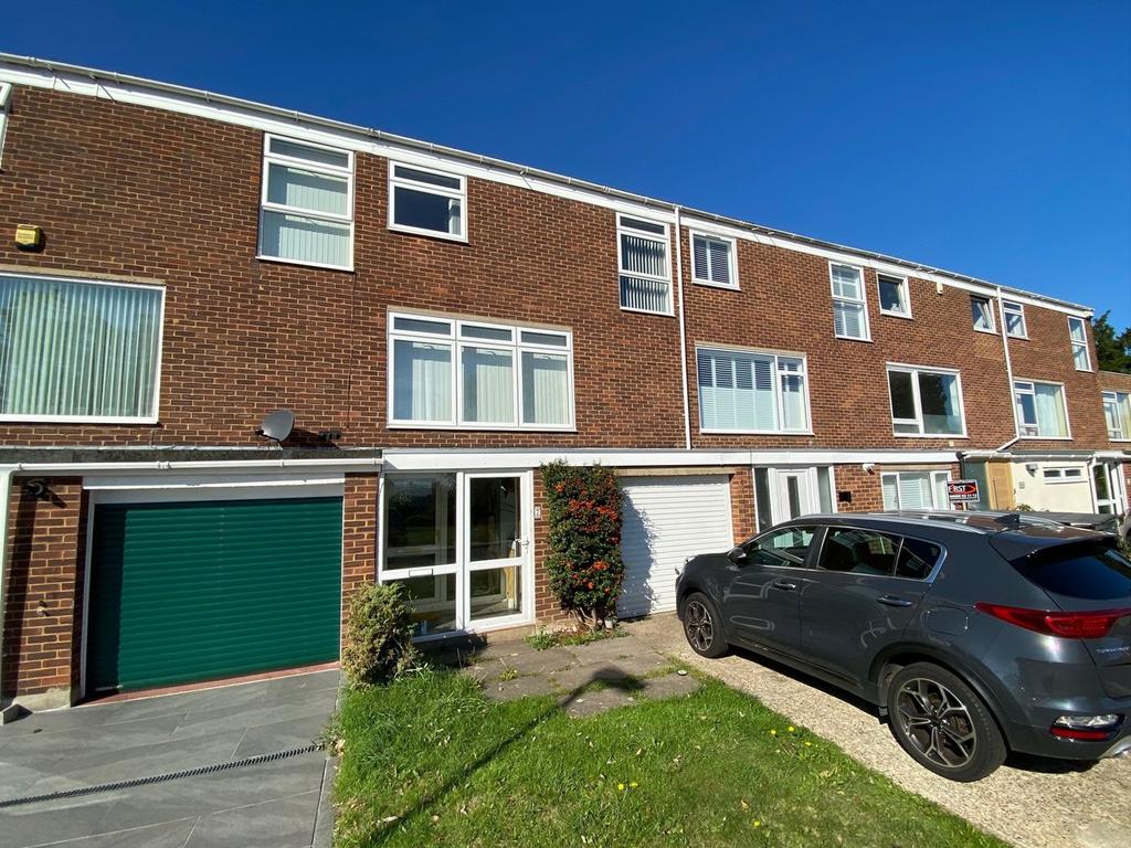 Bidborough Close, Bromley BR2 3 bed terraced house to rent - £2,200 pcm ...