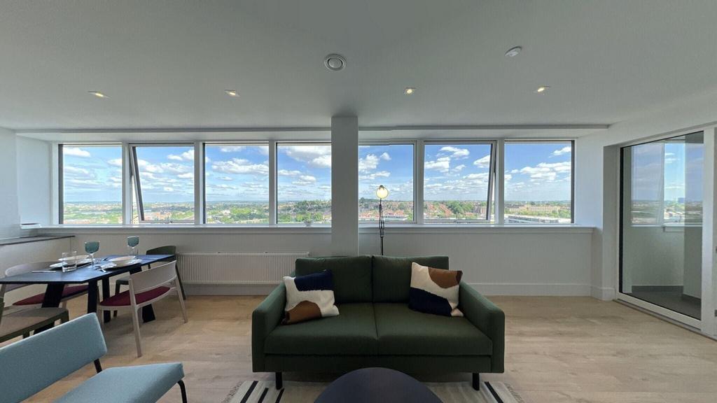 Olympic Way 3 bed flat - £3,195 pcm (£737 pw)