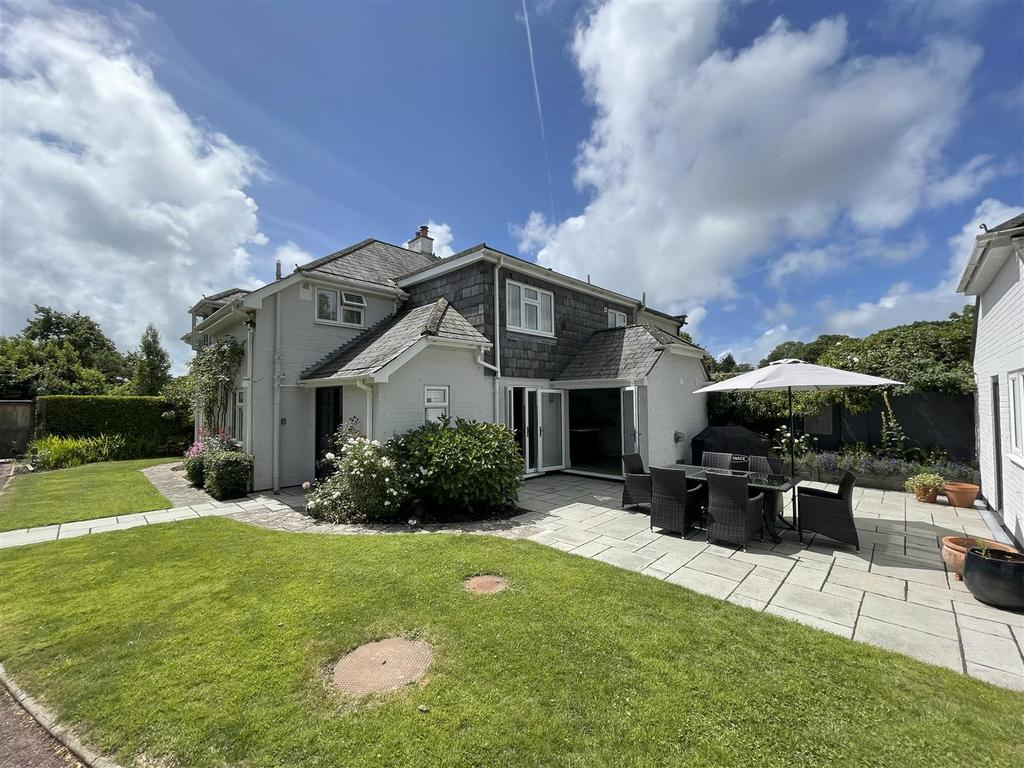 Poles Lane, Lymington 3 bed semi-detached house - £3,400 pcm (£785 pw)