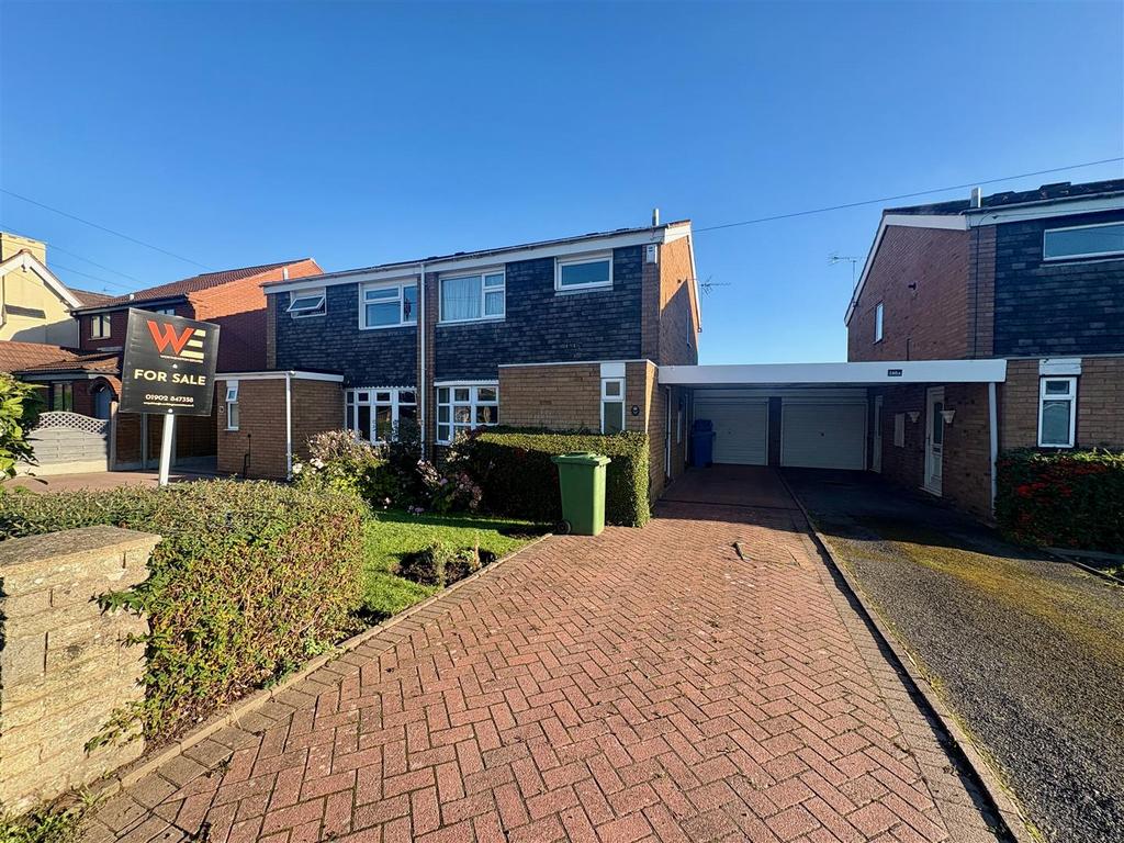 Birches Road, Codsall, Wolverhampton 3 bed semi-detached house - £250,000