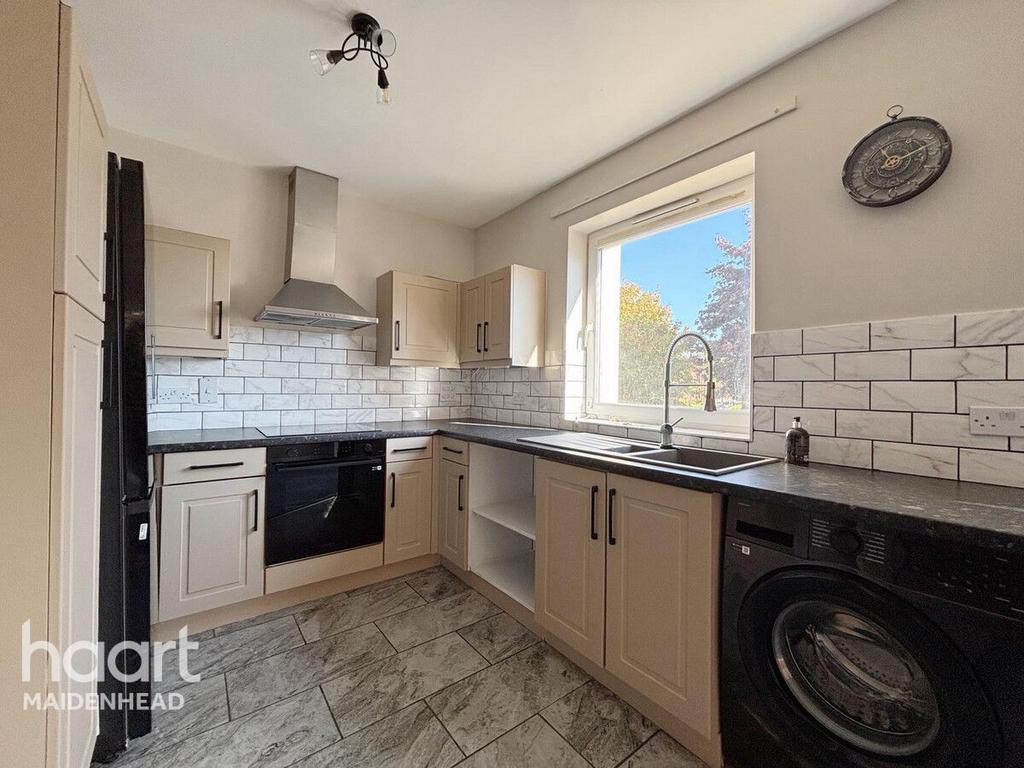 Moorbridge Road, MAIDENHEAD 2 bed apartment - £1,550 pcm (£358 pw)