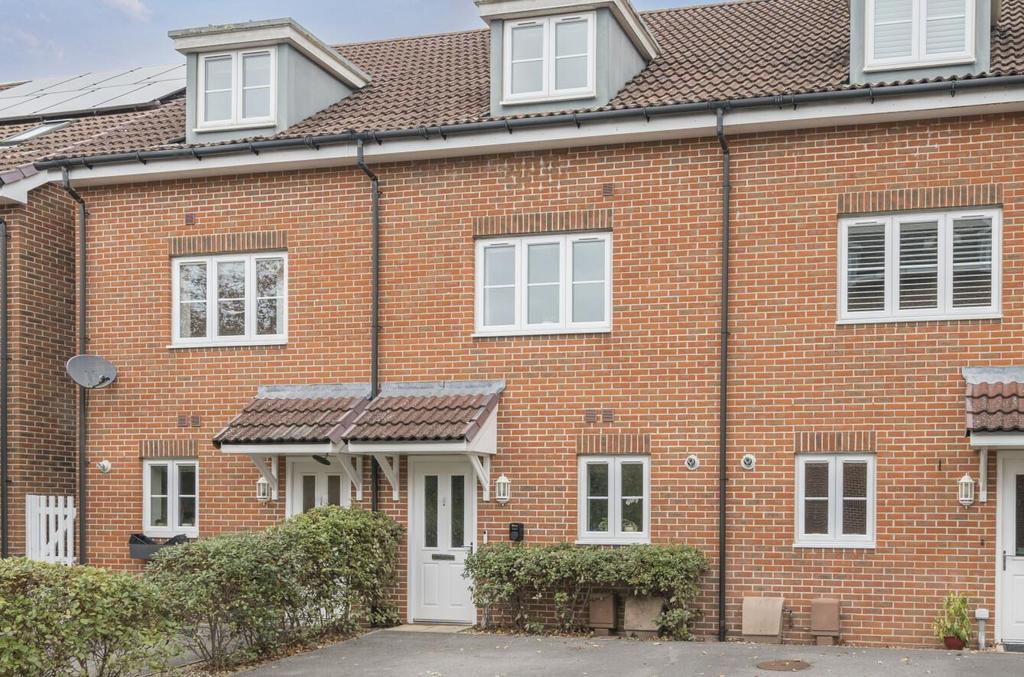 Hut Farm Place, Chandler's Ford 3 bed terraced house for sale - £365,000