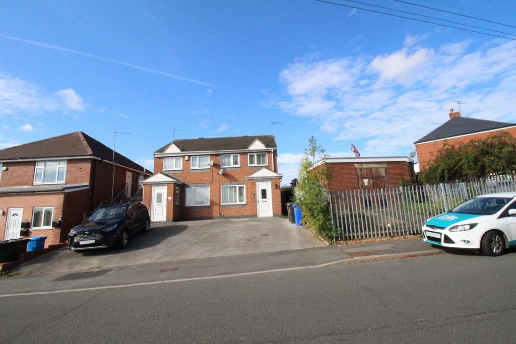 Hunshelf Road, Chapeltown, Sheffield 3 bed semi-detached house - £850 ...