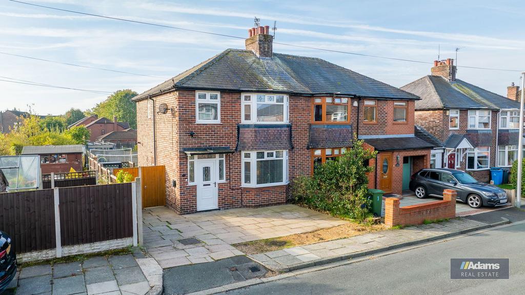 Mason Avenue, Farnworth, Widnes 3 bed semi-detached house - £275,000