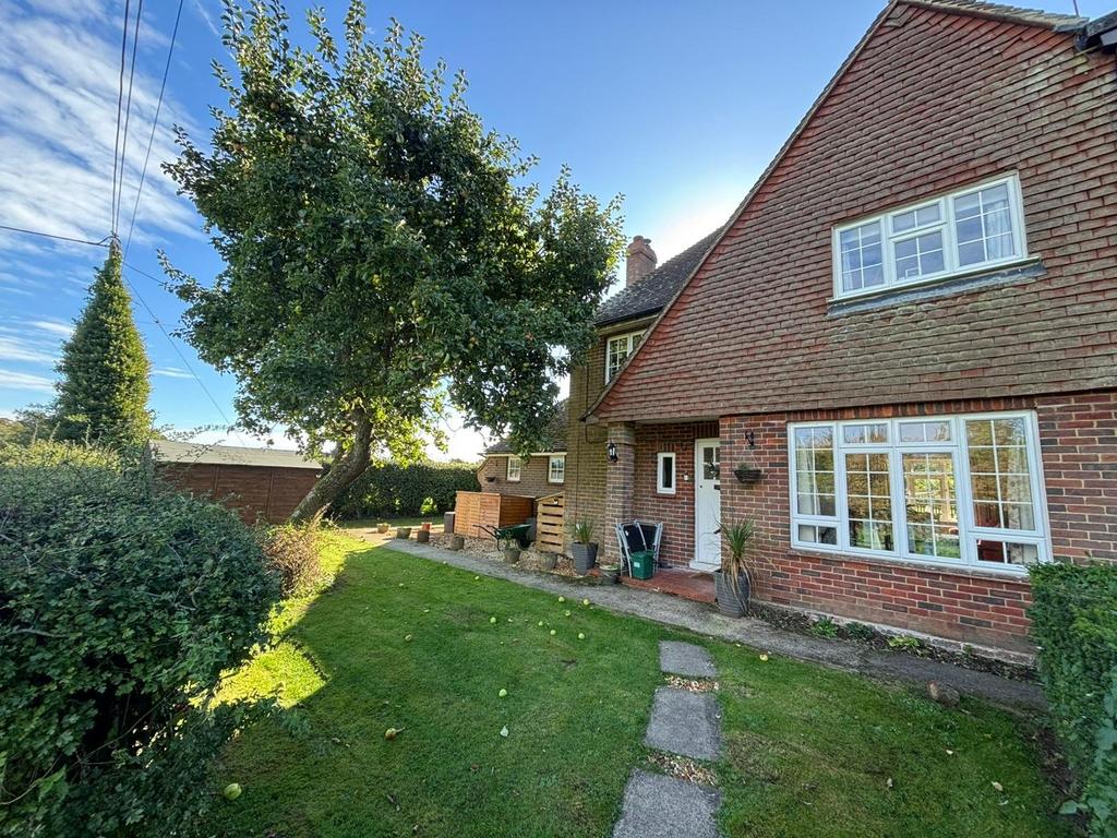Chilton Candover, Alresford, Hampshire 3 bed house - £1,800 pcm (£415 pw)