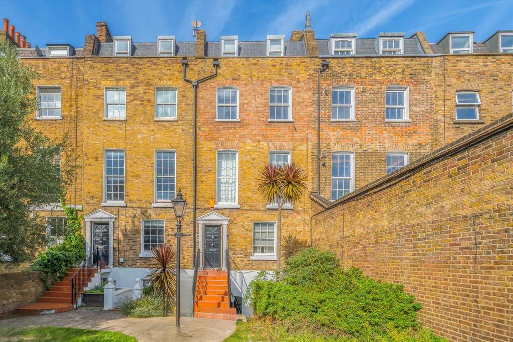 Hackney Road, London E2 2 bed flat - £2,496 pcm (£576 pw)