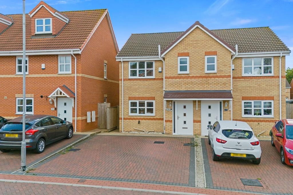 Knottingley WF11 3 bed semi-detached house - £200,000