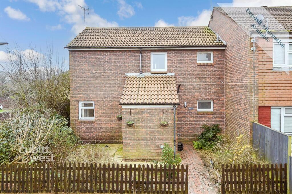 Laws Close Ifield RH11 3 bed terraced house - £1,750 pcm (£404 pw)