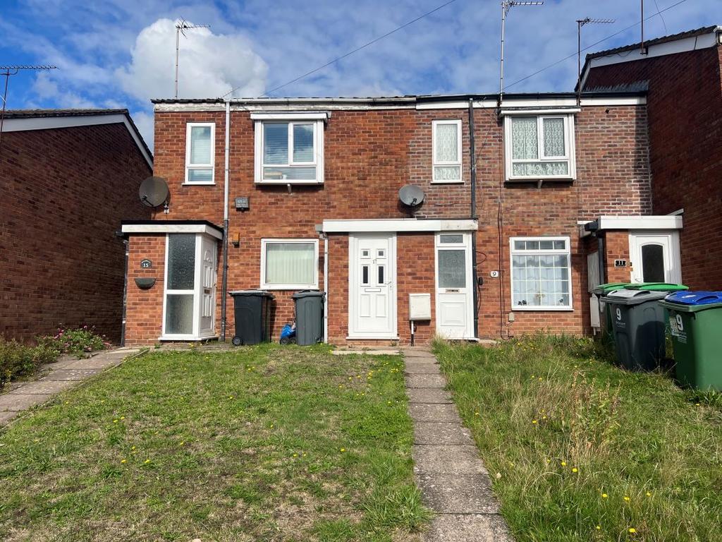 17 Warren Close, Tipton, DY4 9PQ 1 bed maisonette - £30,000
