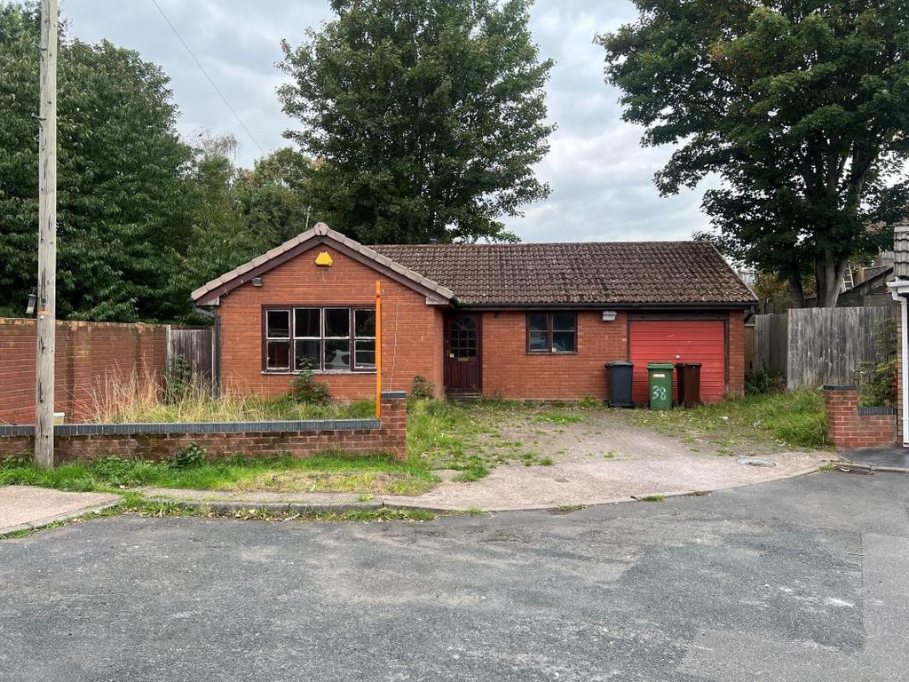 38 Milcote Drive, Willenhall, WV13 3QN 2 bed detached bungalow - £44,000