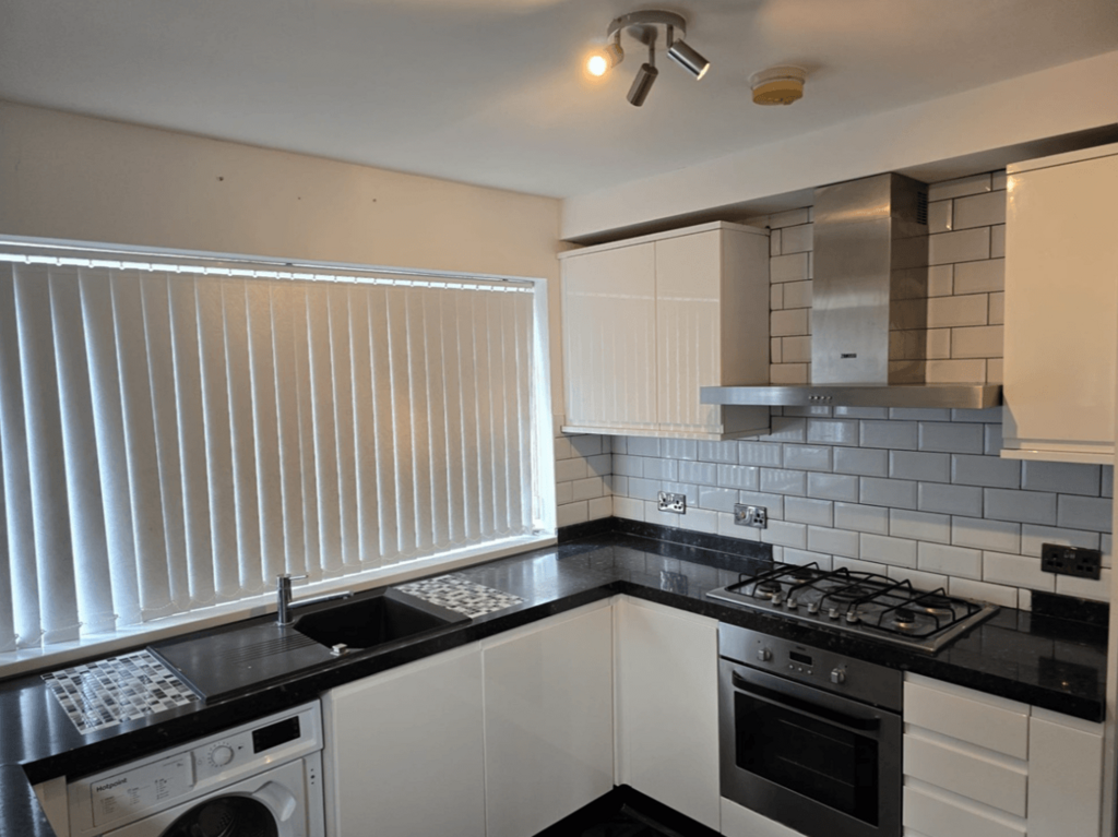 Howbury Lane, Erith, DA8 2 bed flat - £1,900 pcm (£438 pw)