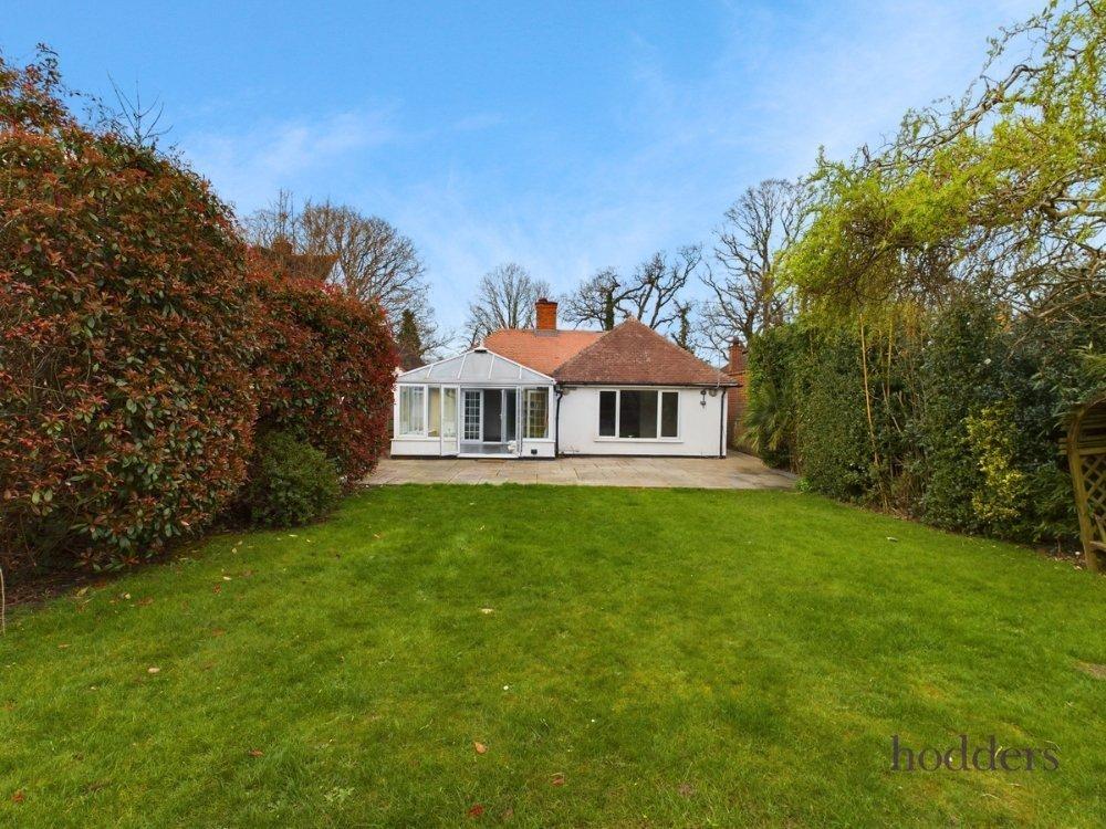 Spinney Hill, Addlestone, Surrey, KT15 4 bed bungalow - £735,000