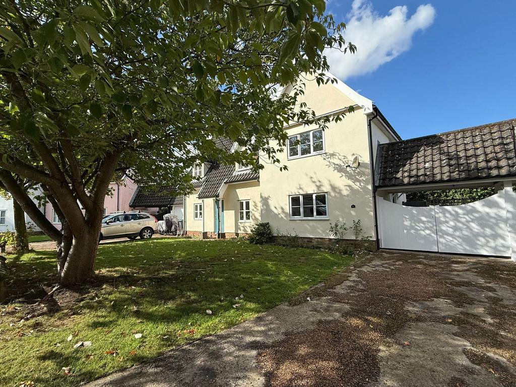Metfield, Near Harleston, Suffolk 2 bed semi-detached house - £185,000