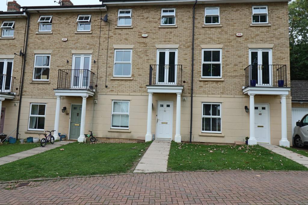 Fitzwalter Road, Flitch Green, CM6 3 bed terraced house - £1,650 pcm (£ ...