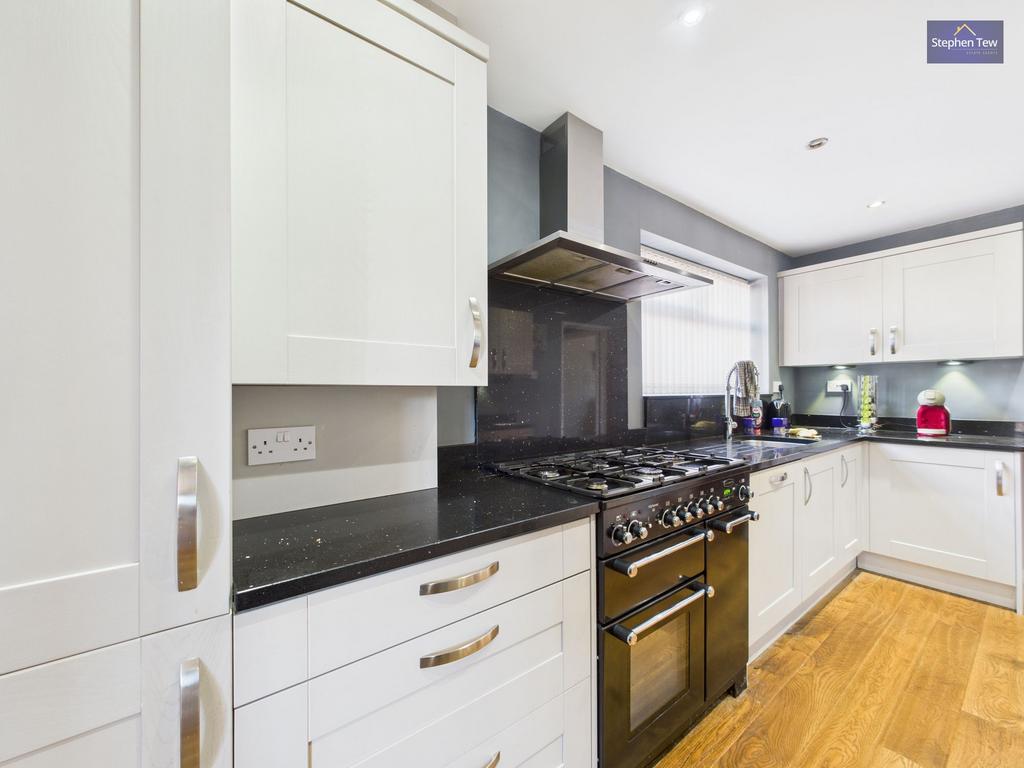 Mossbourne Road, Poulton-Le-Fylde FY6 3 bed semi-detached house for ...