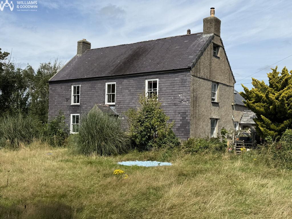 Lon Ynys Ferw, Gaerwen Anglesey, LL60 3 bed character property - £350,000