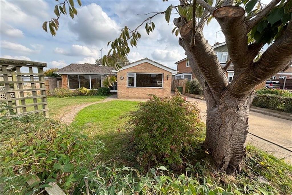 De Carle Smith Road, Acle, Norwich, NR13 3 bed detached bungalow for ...