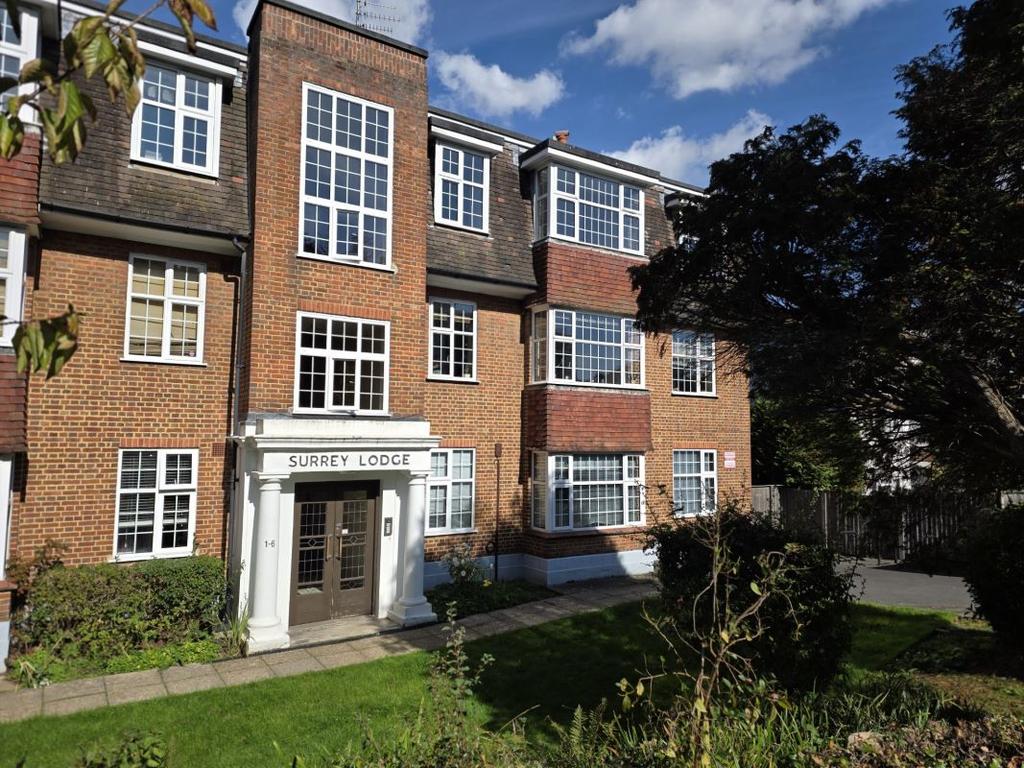 Flat 5 Surrey Lodge, 19 Surrey Road... 3 bed flat - £180,000