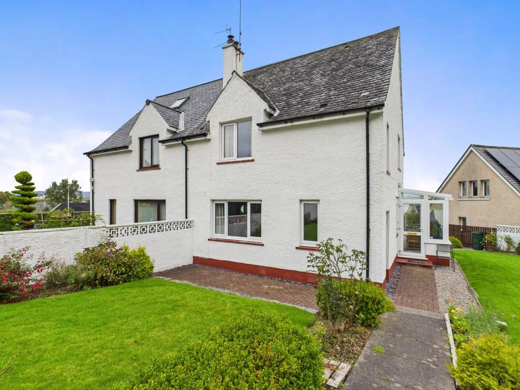 10 Camus Road, Dunbeg, Oban, PA37 1QD 3 bed semi-detached house - £225,000