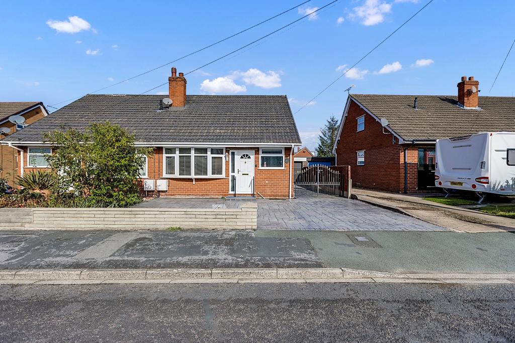 Bradeley Road, Haslington, Crewe... 2 bed semi-detached house for sale ...